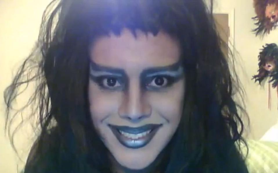 ¿Recuerdas a 'la Elvira, la más darks'? Así luce a 10 años del video viral