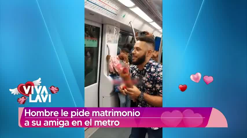 Hombre se le propone matrimonio a su mejor amiga en vagón del metro