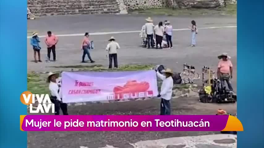 Mujer le pide matrimonio a su novio en Teotihuacán