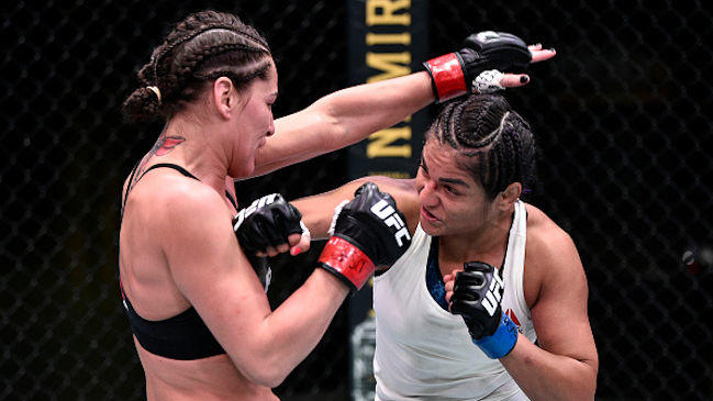 Cynthia Calvillo domina a Jessica Eye en su primer combate en el peso ...