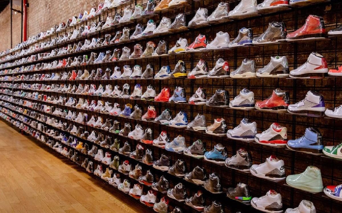 Roban 100 mil dólares en tenis; solo se llevaron los del pie izquierdo