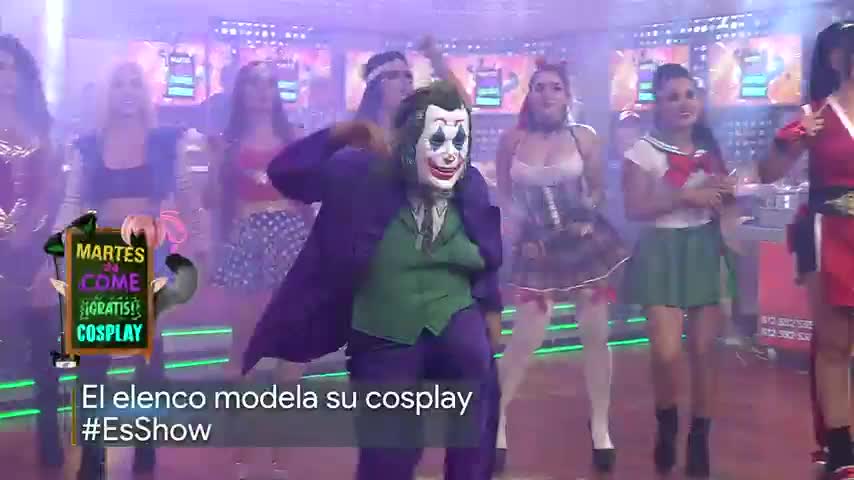 Elenco de 'Es Show' modelan su 'cosplay'