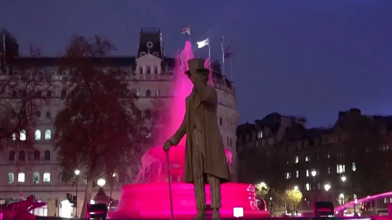 Willy Wonka tiene estatua de chocolate