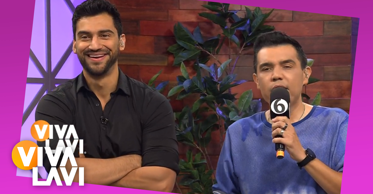 Captan a Felipe en cita con una mujer en una plaza