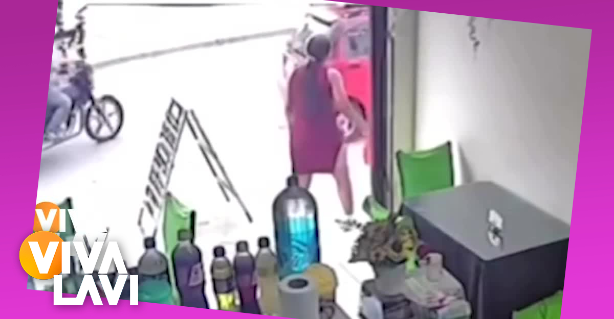 Mujer defiende a su perro tras ser pateado por hombre