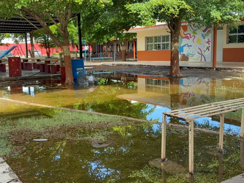 Más de 800 escuelas afectadas tras inundaciones